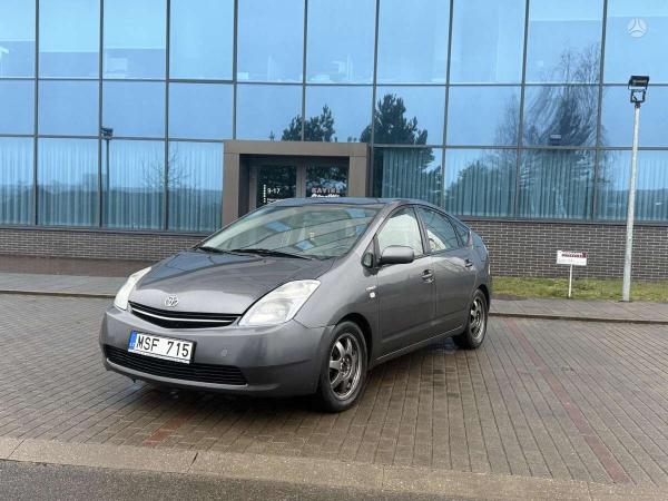 Grey Toyota Prius 2006 in Vilnius, with an engine capacity of 0.00 L and mileage of 400 thousand km for 2499 €, photo 2 on AUTOMOTO.COM.LV