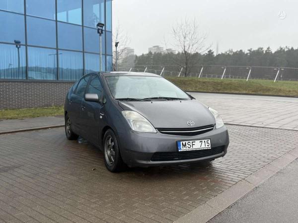Grey Toyota Prius 2006 in Vilnius, with an engine capacity of 0.00 L and mileage of 400 thousand km for 2499 €, photo 3 on AUTOMOTO.COM.LV