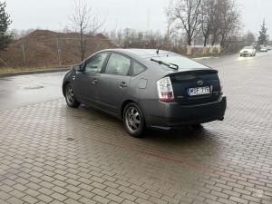 Pelēks Toyota Prius 2006 Viļņa, ar dzinēja tilpumu 0.00 L un nobraukumu 400 tūkst. km par 2499 €, foto 4 vietnē AUTOMOTO.COM.LV