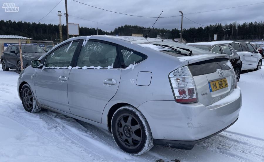 Pelēks Toyota Prius 2006 Viļņa, ar dzinēja tilpumu 1.50 L un nobraukumu 285 tūkst. km par 2950 €, foto 3 vietnē AUTOMOTO.COM.LV
