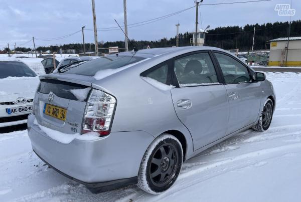 Grey Toyota Prius 2006 in Vilnius, with an engine capacity of 1.50 L and mileage of 285 thousand km for 2950 €, photo 4 on AUTOMOTO.COM.LV