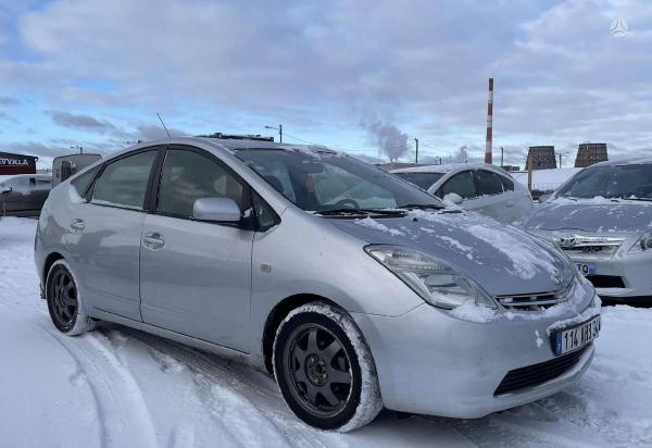 Pelēks Toyota Prius 2006 Viļņa, ar dzinēja tilpumu 1.50 L un nobraukumu 285 tūkst. km par 2950 €, foto 1 vietnē AUTOMOTO.COM.LV