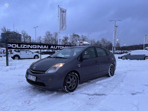 Pelēks Toyota Prius 2006 Viļņa, ar dzinēja tilpumu 1.50 L un nobraukumu 451 tūkst. km par 2600 €, foto 1 vietnē AUTOMOTO.COM.LV