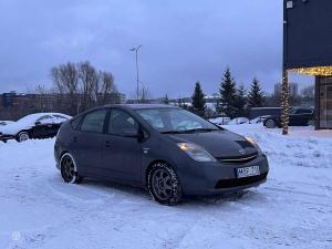 Grey Toyota Prius 2006 in Vilnius, with an engine capacity of 1.50 L and mileage of 451 thousand km for 2600 €, photo 6 on AUTOMOTO.COM.LV