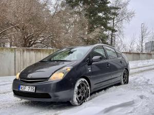 Grey Toyota Prius 2006 in Vilnius, with an engine capacity of 1.50 L and mileage of 401 thousand km for 2700 €, photo  on AUTOMOTO.COM.LV