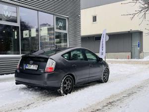 Grey Toyota Prius 2006 in Vilnius, with an engine capacity of 1.50 L and mileage of 401 thousand km for 2700 €, photo 3 on AUTOMOTO.COM.LV
