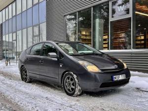 Grey Toyota Prius 2006 in Vilnius, with an engine capacity of 1.50 L and mileage of 401 thousand km for 2700 €, photo 4 on AUTOMOTO.COM.LV