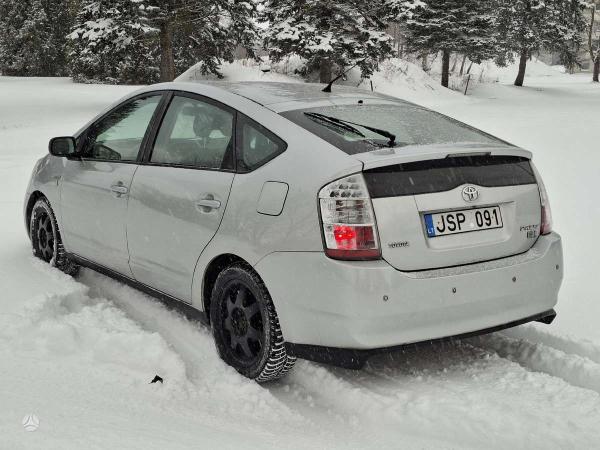 Pelēks Toyota Prius 2006 Plungė, ar dzinēja tilpumu 1.50 L un nobraukumu 395 tūkst. km par 2500 €, foto 5 vietnē AUTOMOTO.COM.LV