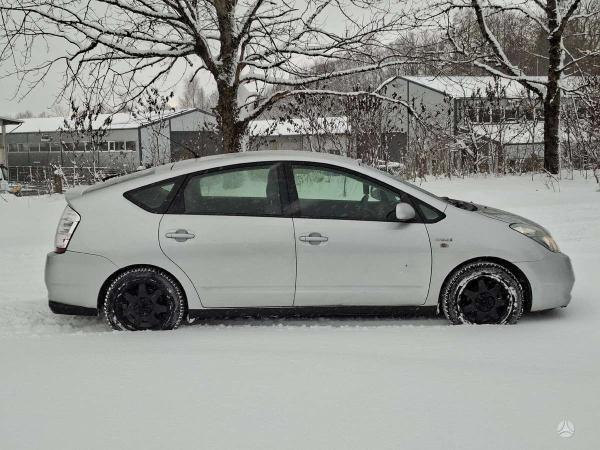 Pelēks Toyota Prius 2006 Plungė, ar dzinēja tilpumu 1.50 L un nobraukumu 395 tūkst. km par 2500 €, foto 6 vietnē AUTOMOTO.COM.LV