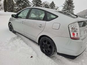 Pelēks Toyota Prius 2006 Plungė, ar dzinēja tilpumu 1.50 L un nobraukumu 395 tūkst. km par 2500 €, foto 9 vietnē AUTOMOTO.COM.LV