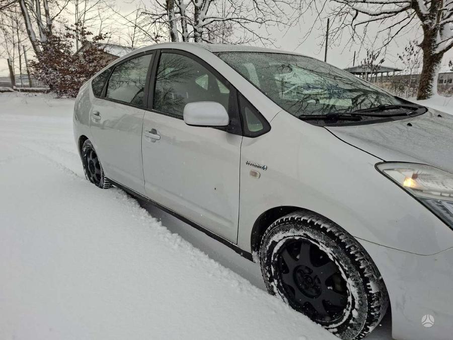 Pelēks Toyota Prius 2006 Plungė, ar dzinēja tilpumu 1.50 L un nobraukumu 395 tūkst. km par 2500 €, foto 12 vietnē AUTOMOTO.COM.LV