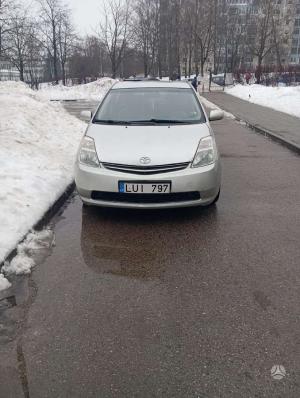 Pelēks Toyota Prius 2006 Viļņa, ar dzinēja tilpumu 1.50 L un nobraukumu 227 tūkst. km par 2300 €, foto 3 vietnē AUTOMOTO.COM.LV