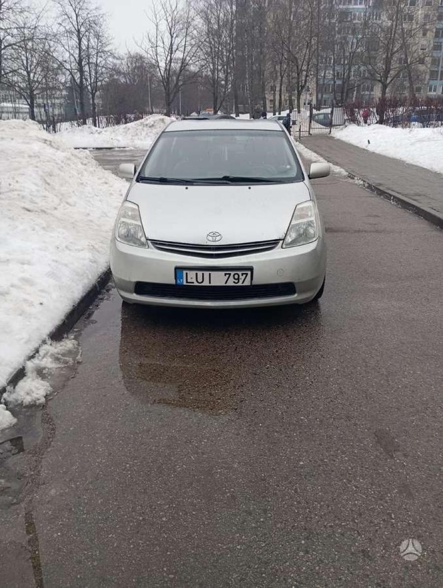 Pelēks Toyota Prius 2006 Viļņa, ar dzinēja tilpumu 1.50 L un nobraukumu 227 tūkst. km par 2300 €, foto 3 vietnē AUTOMOTO.COM.LV