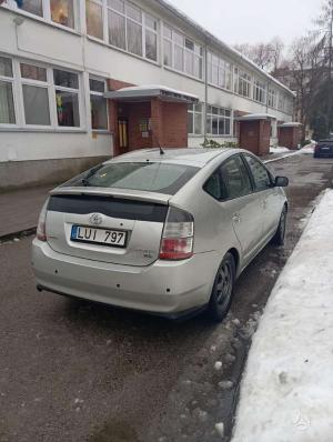 Pelēks Toyota Prius 2006 Viļņa, ar dzinēja tilpumu 1.50 L un nobraukumu 227 tūkst. km par 2300 €, foto 4 vietnē AUTOMOTO.COM.LV