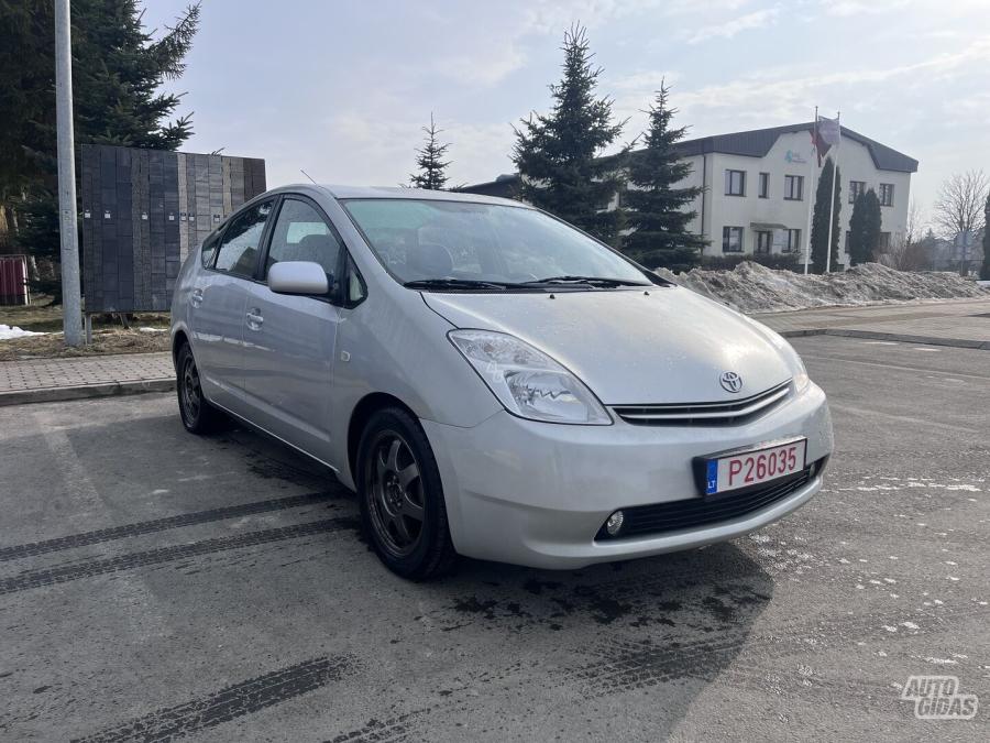 Pelēks Toyota Prius 2006 Kretinga, ar dzinēja tilpumu 1.50 L un nobraukumu 300 tūkst. km par 4500 €, foto 3 vietnē AUTOMOTO.COM.LV