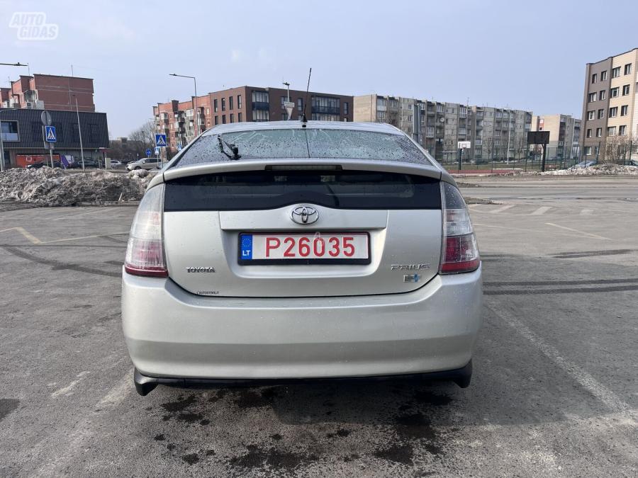 Pelēks Toyota Prius 2006 Kretinga, ar dzinēja tilpumu 1.50 L un nobraukumu 300 tūkst. km par 4500 €, foto 6 vietnē AUTOMOTO.COM.LV