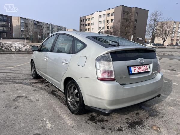 Pelēks Toyota Prius 2006 Kretinga, ar dzinēja tilpumu 1.50 L un nobraukumu 300 tūkst. km par 4100 €, foto 7 vietnē AUTOMOTO.COM.LV