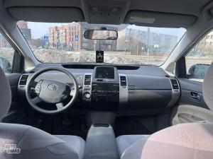 Pelēks Toyota Prius 2006 Kretinga, ar dzinēja tilpumu 1.50 L un nobraukumu 300 tūkst. km par 4500 €, foto 8 vietnē AUTOMOTO.COM.LV