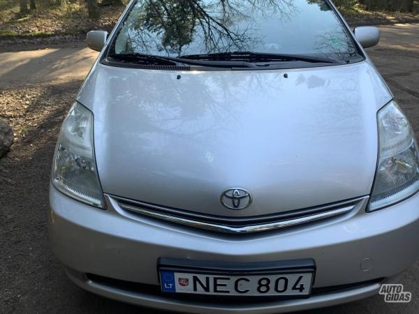 Pelēks Toyota Prius 2006 Viļņa, ar dzinēja tilpumu 1.50 L un nobraukumu 273 tūkst. km par 4200 €, foto 2 vietnē AUTOMOTO.COM.LV