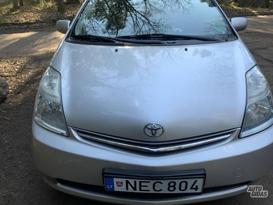 Grey Toyota Prius 2006 in Vilnius, with an engine capacity of 1.50 L and mileage of 273 thousand km for 4200 €, photo 3 on AUTOMOTO.COM.LV