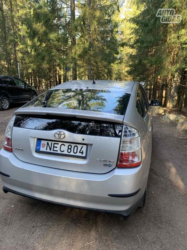 Pelēks Toyota Prius 2006 Viļņa, ar dzinēja tilpumu 1.50 L un nobraukumu 273 tūkst. km par 4200 €, foto 4 vietnē AUTOMOTO.COM.LV