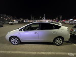 Pelēks Toyota Prius 2006 Viļņa, ar dzinēja tilpumu 1.50 L un nobraukumu 315 tūkst. km par 4000 €, foto  vietnē AUTOMOTO.COM.LV