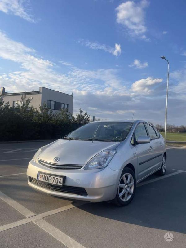 Серый Тойота Приус 2006 в Вильнюс, объемом двигателя 1.50 л и пробегом 252 тыс. км за 3500 €, фото 1 на AUTOMOTO.COM.LV