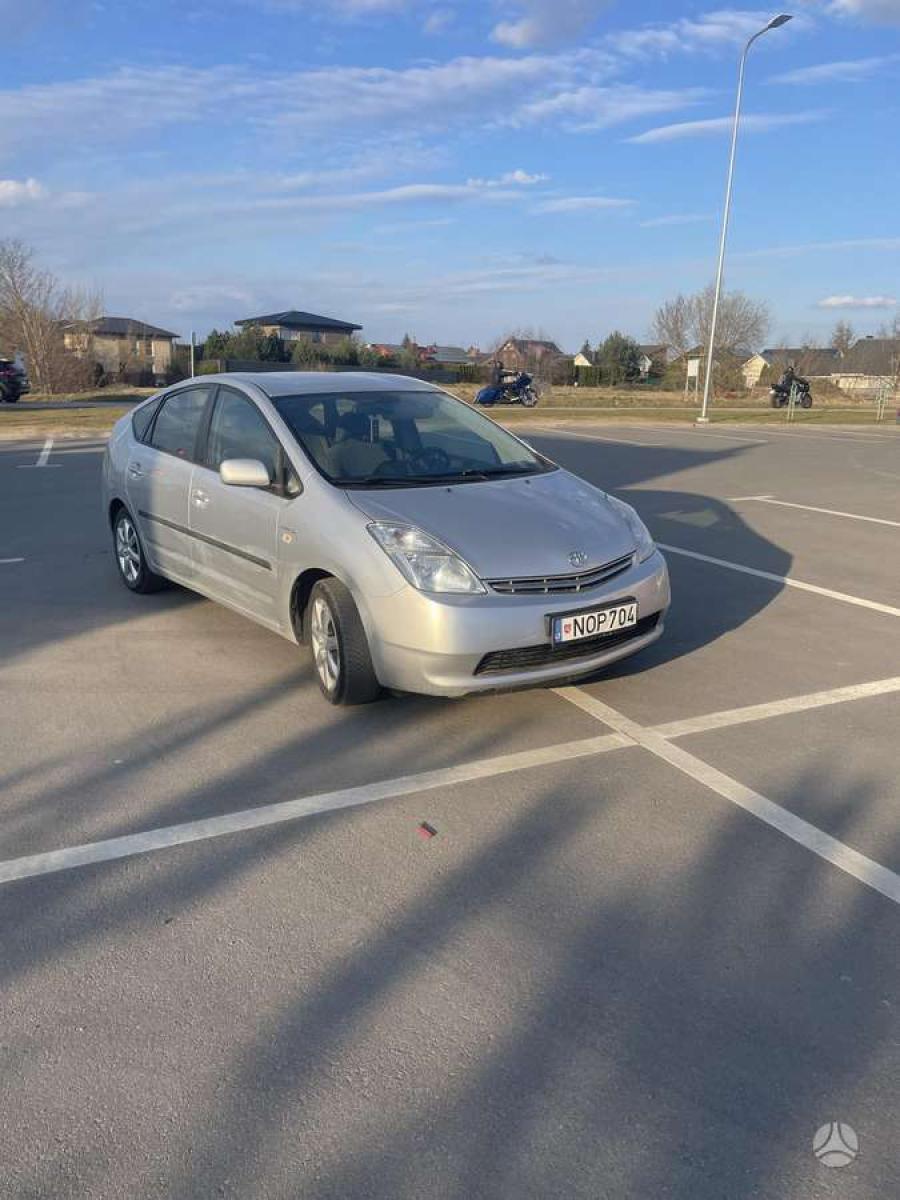 Pelēks Toyota Prius 2006 Viļņa, ar dzinēja tilpumu 1.50 L un nobraukumu 252 tūkst. km par 3500 €, foto 3 vietnē AUTOMOTO.COM.LV