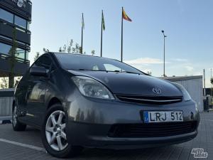 Pelēks Toyota Prius 2006 Kauņa, ar dzinēja tilpumu 1.50 L un nobraukumu 400 tūkst. km par 2450 €, foto  vietnē AUTOMOTO.COM.LV