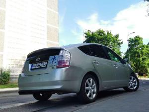 Grey Toyota Prius 2006 in Vilnius, with an engine capacity of 1.50 L and mileage of 300 thousand km for 1990 €, photo  on AUTOMOTO.COM.LV