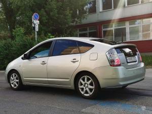 Grey Toyota Prius 2006 in Vilnius, with an engine capacity of 1.50 L and mileage of 300 thousand km for 1990 €, photo 4 on AUTOMOTO.COM.LV