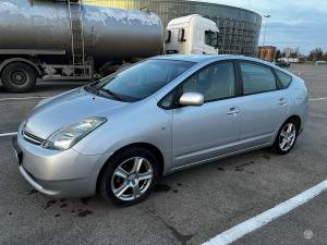 Grey Toyota Prius 2006 in Siauliai, with an engine capacity of 1.50 L and mileage of 305 thousand km for 3490 €, photo  on AUTOMOTO.COM.LV