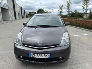 Pelēks Toyota Prius 2006 Viļņa, ar dzinēja tilpumu 1.50 L un nobraukumu 323 tūkst. km par 3750 €, foto 3 vietnē AUTOMOTO.COM.LV