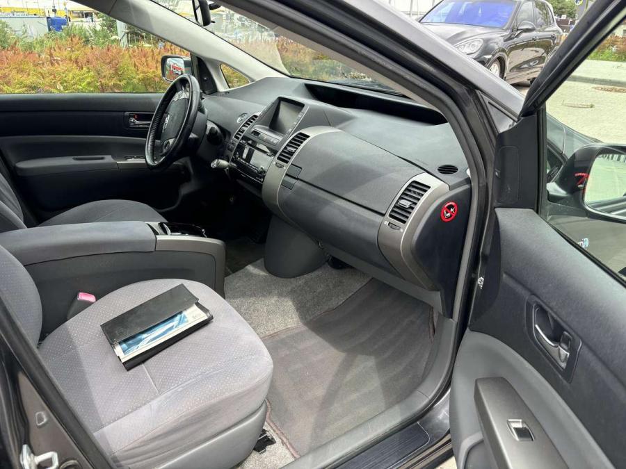 Pelēks Toyota Prius 2006 Viļņa, ar dzinēja tilpumu 1.50 L un nobraukumu 323 tūkst. km par 3750 €, foto 7 vietnē AUTOMOTO.COM.LV
