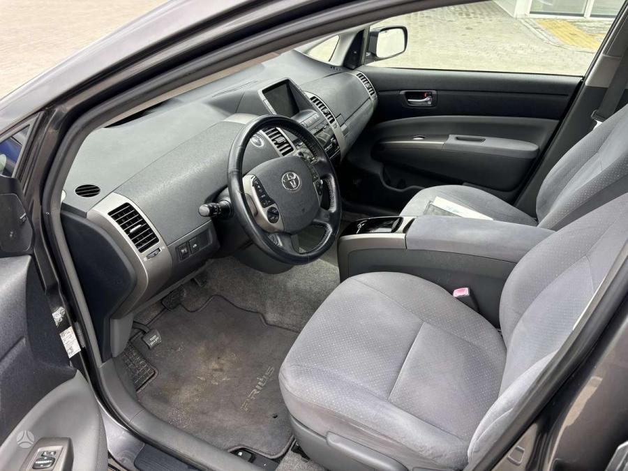 Pelēks Toyota Prius 2006 Viļņa, ar dzinēja tilpumu 1.50 L un nobraukumu 323 tūkst. km par 3750 €, foto 14 vietnē AUTOMOTO.COM.LV