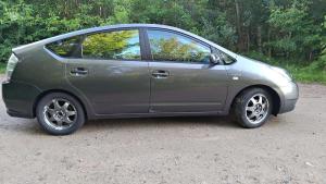 Grey Toyota Prius 2006 in Vilnius, with an engine capacity of 1.50 L and mileage of 350 thousand km for 3200 €, photo 5 on AUTOMOTO.COM.LV