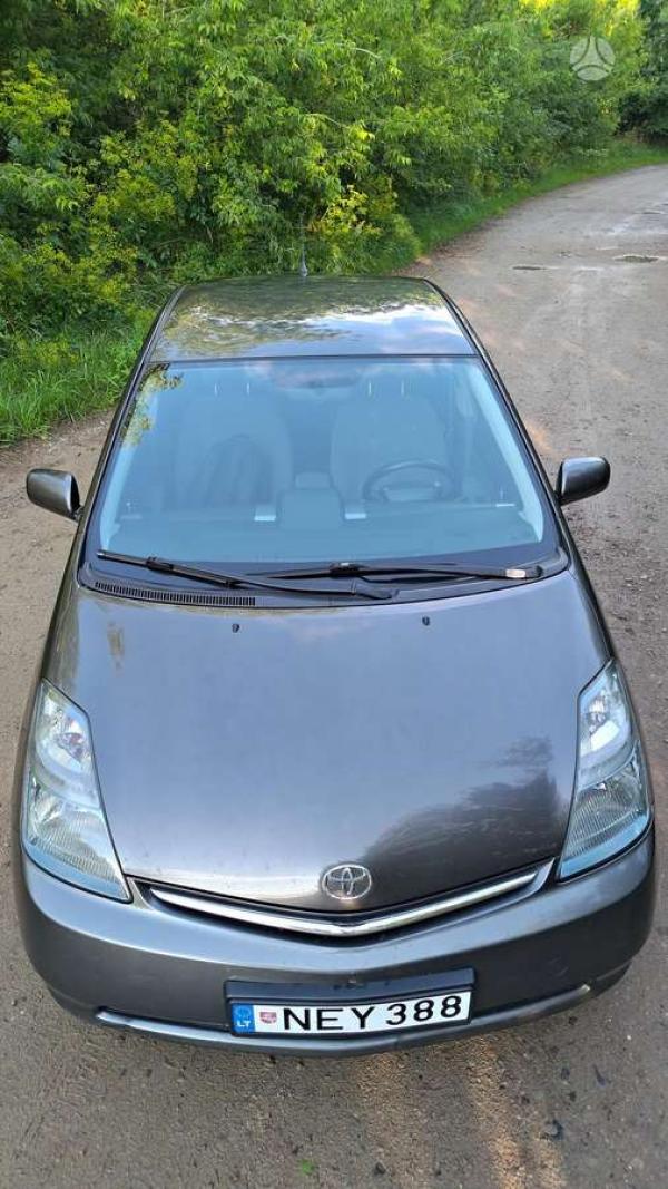 Pelēks Toyota Prius 2006 Viļņa, ar dzinēja tilpumu 1.50 L un nobraukumu 350 tūkst. km par 3200 €, foto 5 vietnē AUTOMOTO.COM.LV