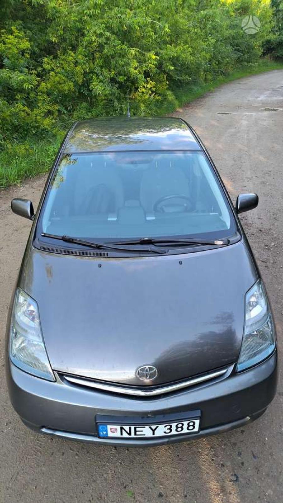 Grey Toyota Prius 2006 in Vilnius, with an engine capacity of 1.50 L and mileage of 350 thousand km for 3200 €, photo 6 on AUTOMOTO.COM.LV