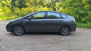 Grey Toyota Prius 2006 in Vilnius, with an engine capacity of 1.50 L and mileage of 350 thousand km for 3200 €, photo 10 on AUTOMOTO.COM.LV