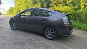 Grey Toyota Prius 2006 in Vilnius, with an engine capacity of 1.50 L and mileage of 350 thousand km for 3200 €, photo 13 on AUTOMOTO.COM.LV