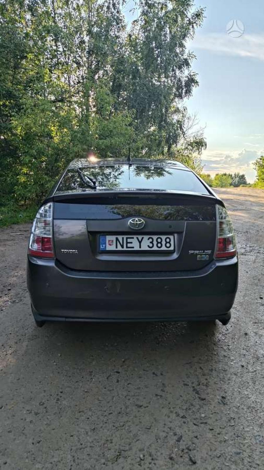 Grey Toyota Prius 2006 in Vilnius, with an engine capacity of 1.50 L and mileage of 350 thousand km for 3200 €, photo 14 on AUTOMOTO.COM.LV