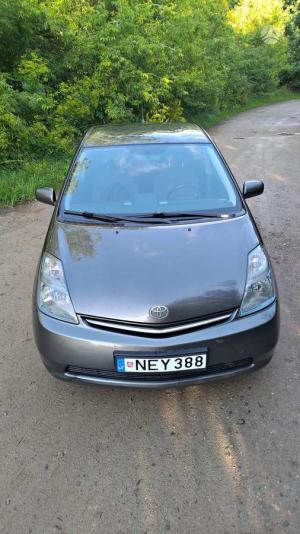Grey Toyota Prius 2006 in Vilnius, with an engine capacity of 1.50 L and mileage of 350 thousand km for 3200 €, photo 15 on AUTOMOTO.COM.LV