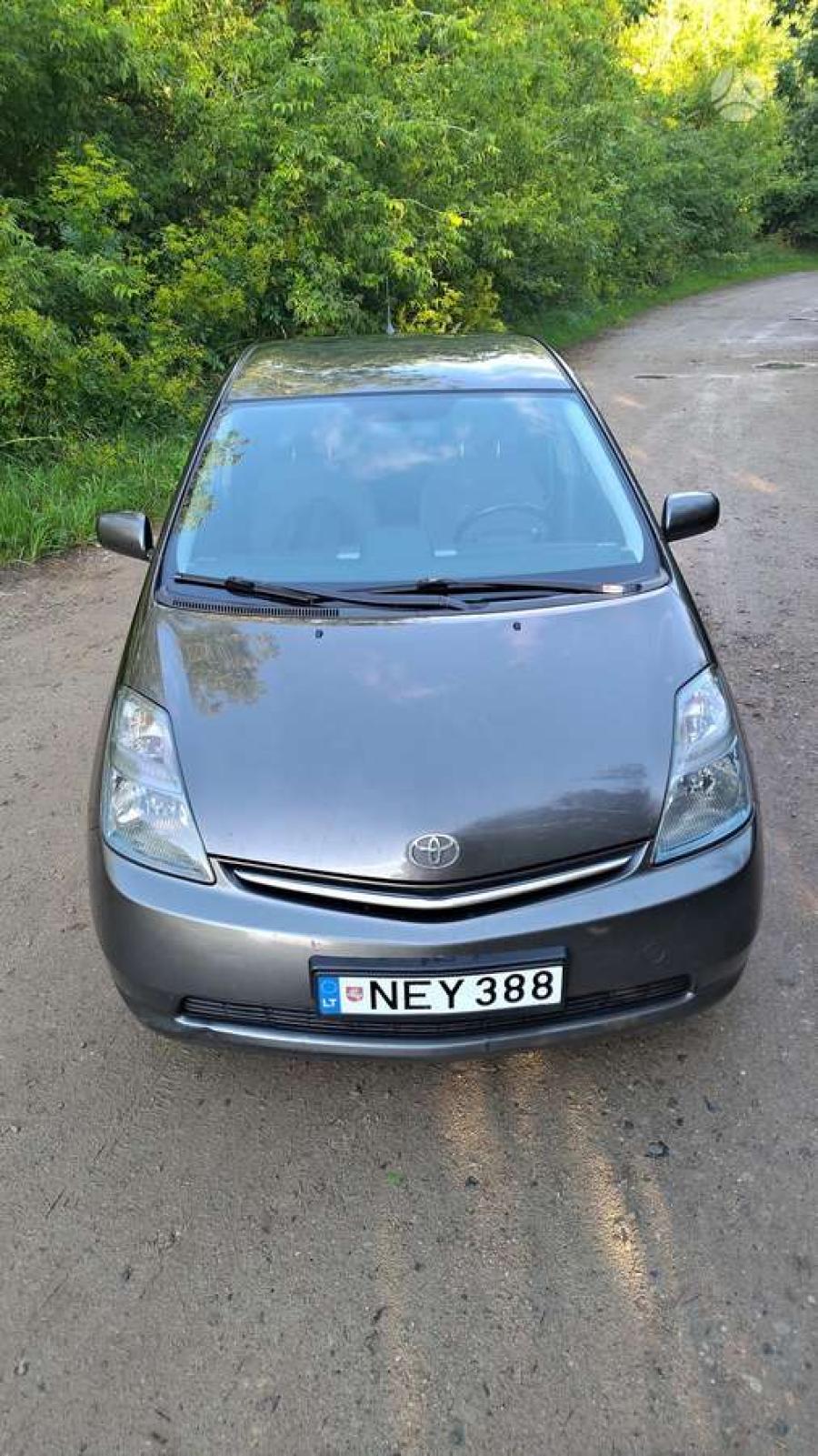 Grey Toyota Prius 2006 in Vilnius, with an engine capacity of 1.50 L and mileage of 350 thousand km for 3200 €, photo 15 on AUTOMOTO.COM.LV