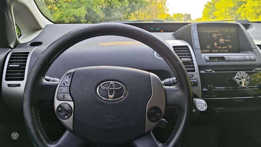 Grey Toyota Prius 2006 in Vilnius, with an engine capacity of 1.50 L and mileage of 350 thousand km for 3200 €, photo 19 on AUTOMOTO.COM.LV