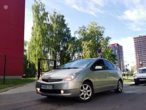 Grey Toyota Prius 2006 in Vilnius, with an engine capacity of 1.50 L and mileage of 300 thousand km for 1950 €, photo 3 on AUTOMOTO.COM.LV