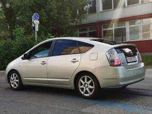 Grey Toyota Prius 2006 in Vilnius, with an engine capacity of 1.50 L and mileage of 300 thousand km for 1950 €, photo 4 on AUTOMOTO.COM.LV