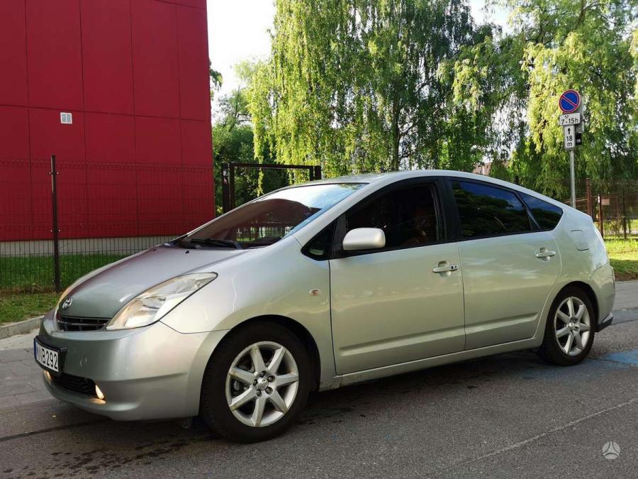 Grey Toyota Prius 2006 in Vilnius, with an engine capacity of 1.50 L and mileage of 300 thousand km for 1950 €, photo 11 on AUTOMOTO.COM.LV