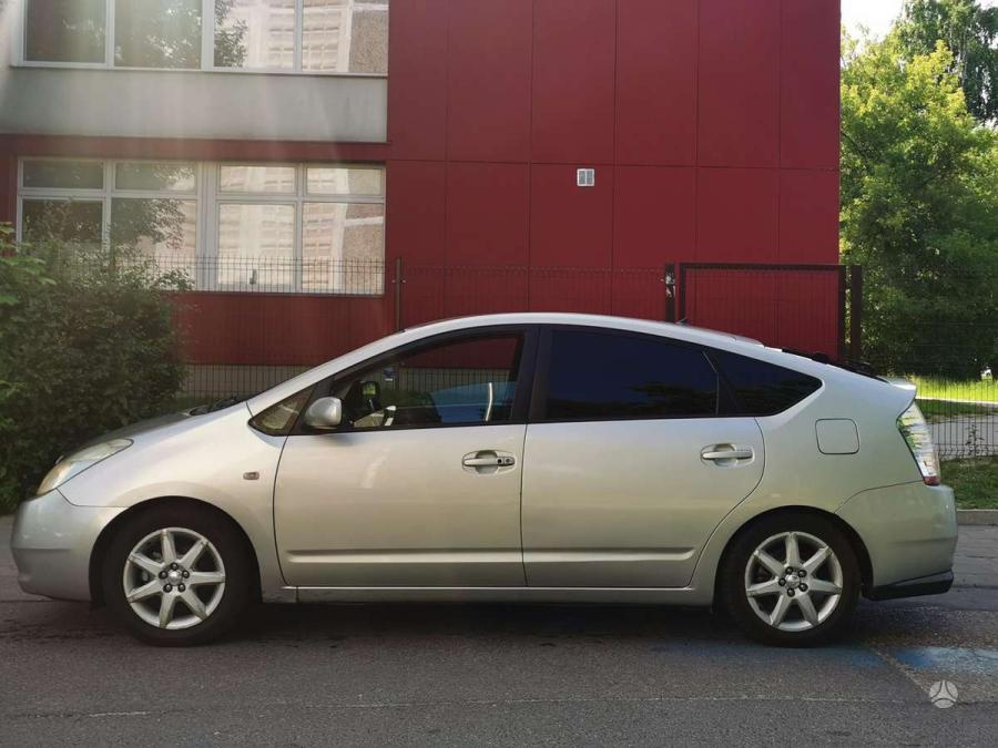 Grey Toyota Prius 2006 in Vilnius, with an engine capacity of 1.50 L and mileage of 300 thousand km for 1950 €, photo 14 on AUTOMOTO.COM.LV