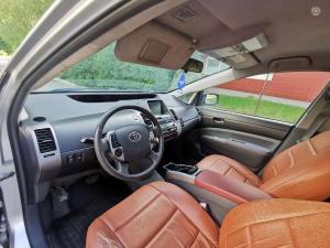 Grey Toyota Prius 2006 in Vilnius, with an engine capacity of 1.50 L and mileage of 300 thousand km for 1950 €, photo 26 on AUTOMOTO.COM.LV