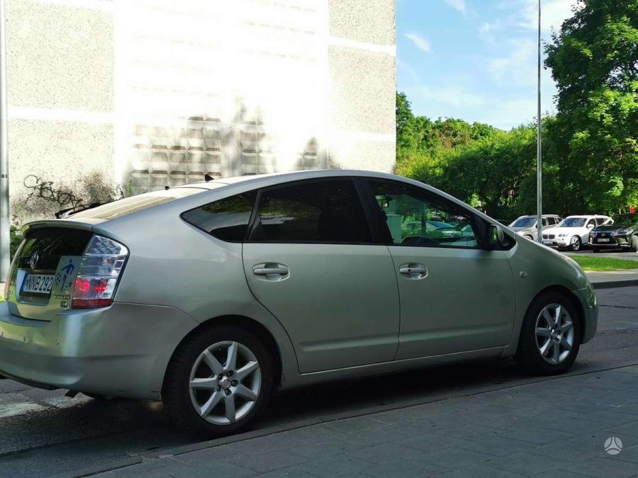 Grey Toyota Prius 2006 in Vilnius, with an engine capacity of 1.50 L and mileage of 300 thousand km for 1950 €, photo 30 on AUTOMOTO.COM.LV